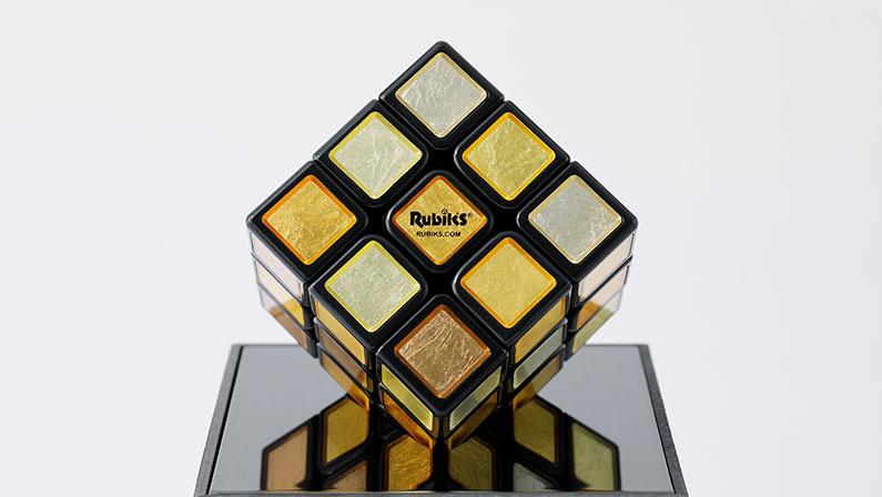 日本の伝統工芸とルービックキューブが融合、全面金箔「工芸ルービックキューブ 金沢箔 金箔」 ｜デザインを深掘り MdN