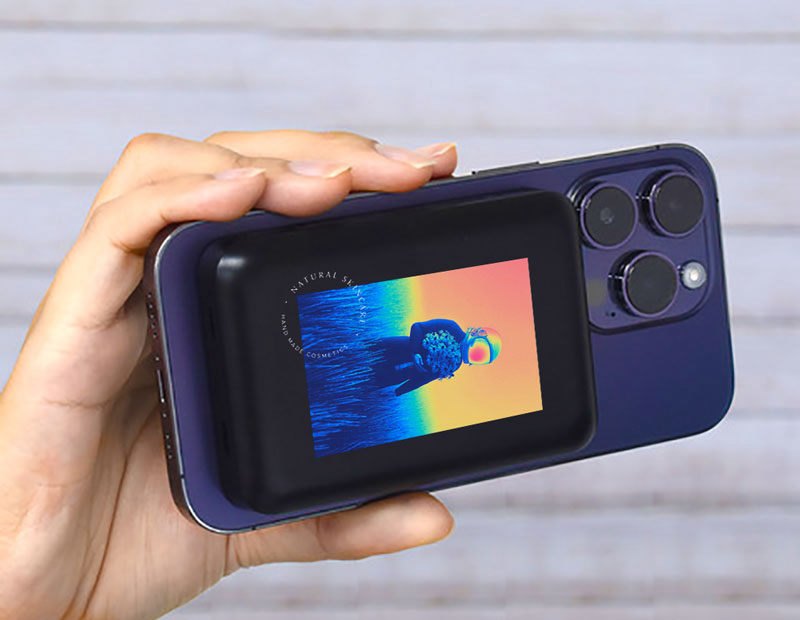 ME-Q、マグネット付きモバイルバッテリーを1個からオリジナルデザインで作れるサービスを開始 ｜デザインを深掘り MdN