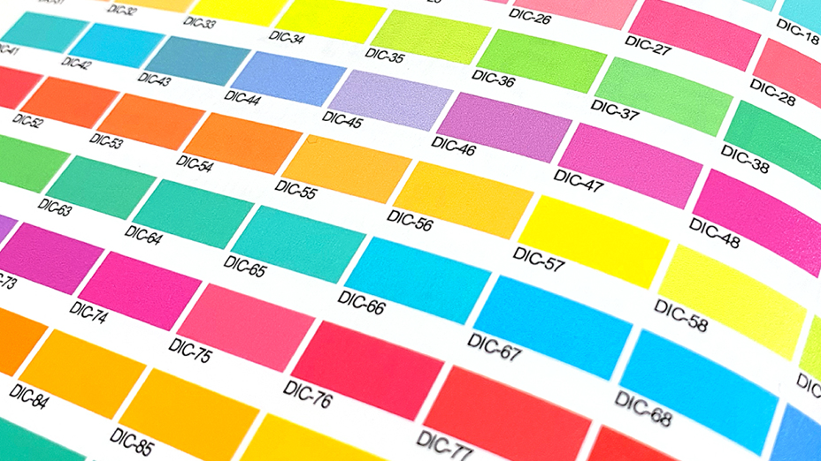 CMYKインキで特色を再現、ネット印刷のグラフィックの新オプション『擬似特色』でコストを抑える ｜デザインを深掘り MdN