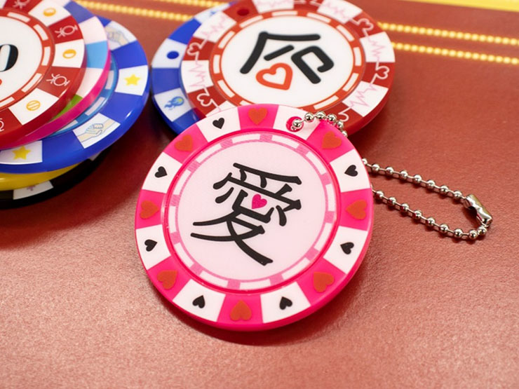 TAMA-KYU、ポーカーチップをモチーフに「愛」や「命」などをデザインした「いろいろなものを賭けるチップ」を発売 ｜デザインを深掘り MdN