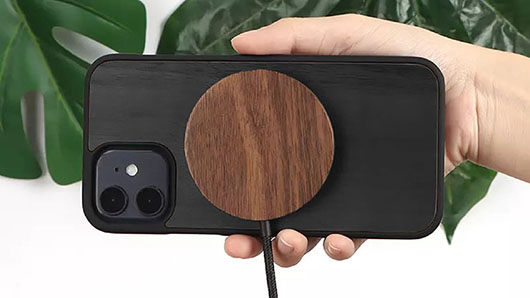 Gloture、強力磁気の力でデバイスを落としづらい充電器「GeeBoost」を発売 ｜デザインを深掘り MdN