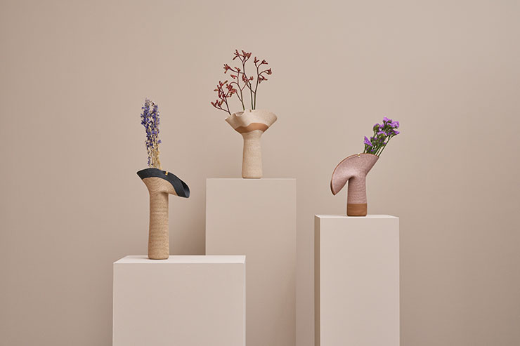 革と和紙を結び付けたフラワーベース クラフツマンシップを感じさせる「Lapel」 ｜デザインを深掘り MdN