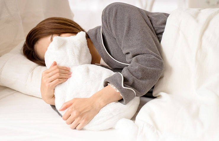 mottole、猫を撫でているような気持ちになれる湯たんぽ「にゃたんぽ」を発売 ｜デザインを深掘り MdN