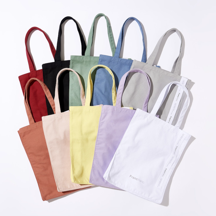 Francfranc、10色バリエーションのバッグ「23SS ロゴ トート」を発売 ｜デザインを深掘り MdN