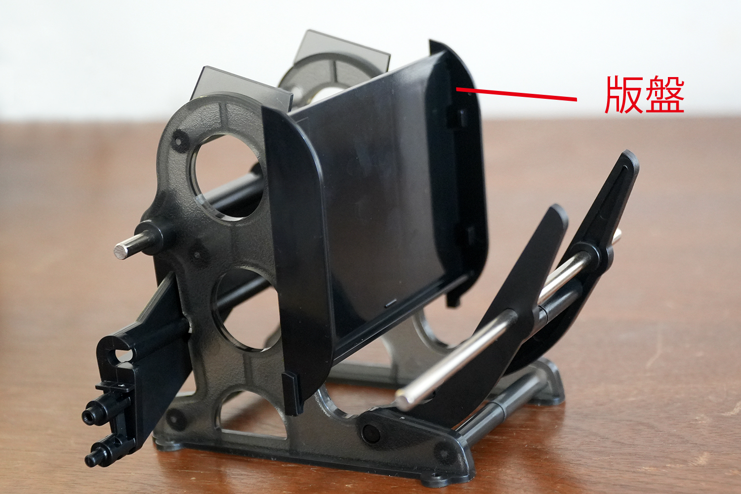 発売前からSNSで話題沸騰！Gakken「大人の科学マガジン」の付録、手乗りサイズの小さな活版印刷機で味のある印刷を楽しもう ｜デザインを深掘り MdN