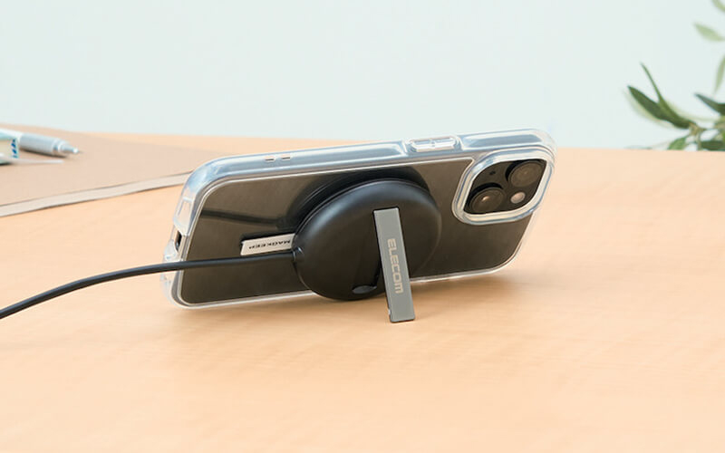 エレコム、MagSafe非対応のケースや機種でも貼り付けることで充電できるマグネットステッカーを発売 ｜デザインを深掘り MdN