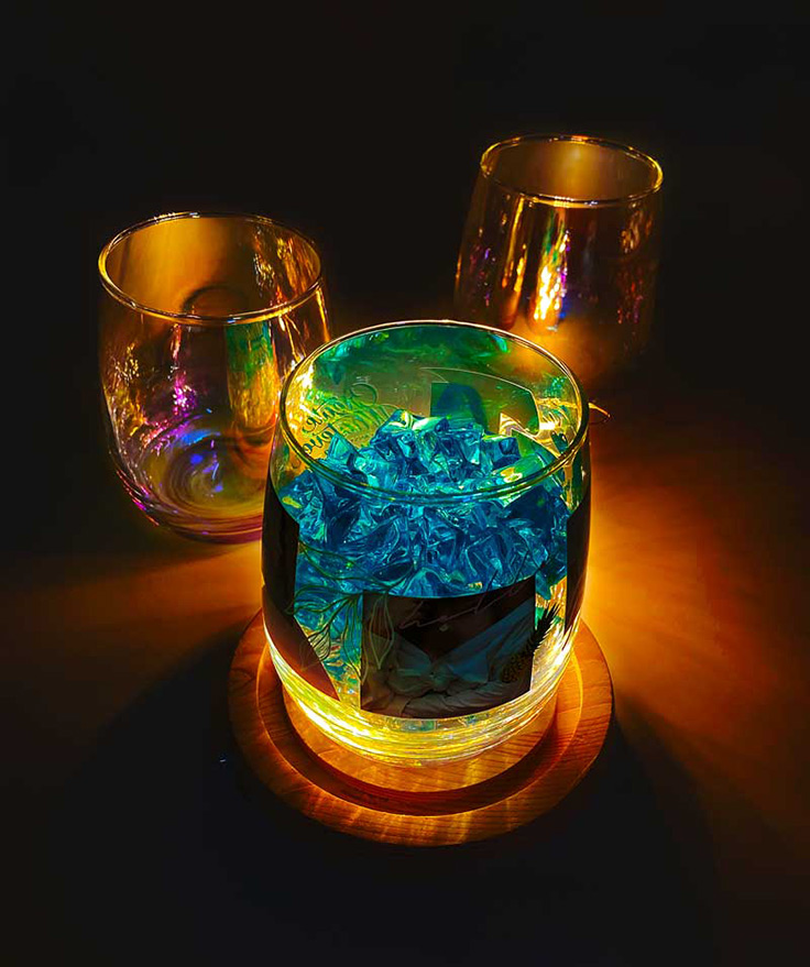 ME-Q、「オーロラグラス」にオリジナルプリントができるオンラインサービスを開始 ｜デザインを深掘り MdN