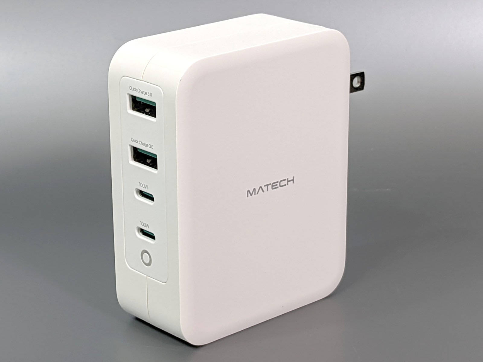 最大100Wに対応したUSB PD充電器のベストチョイス？ USB Standard Aポートも備えた4ポート充電器 ｜デザインを深掘り MdN