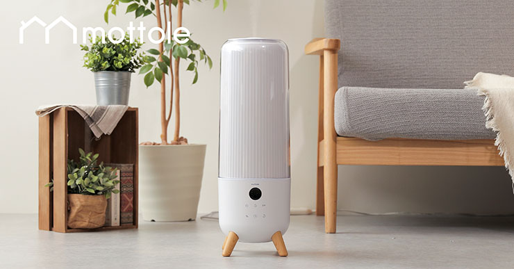 ライフオンプロダクツ、タンク容量4Lで最大30時間使える「mottole UVタワー加湿器」を発売 ｜デザインを深掘り MdN