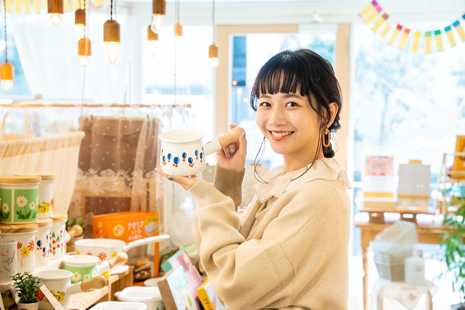 表参道「TokiiRo」クレパス柄トケイなど、かわいい文具や雑貨がそろう【三戸なつめ×東京の文房具店】 ｜デザインを深掘り MdN