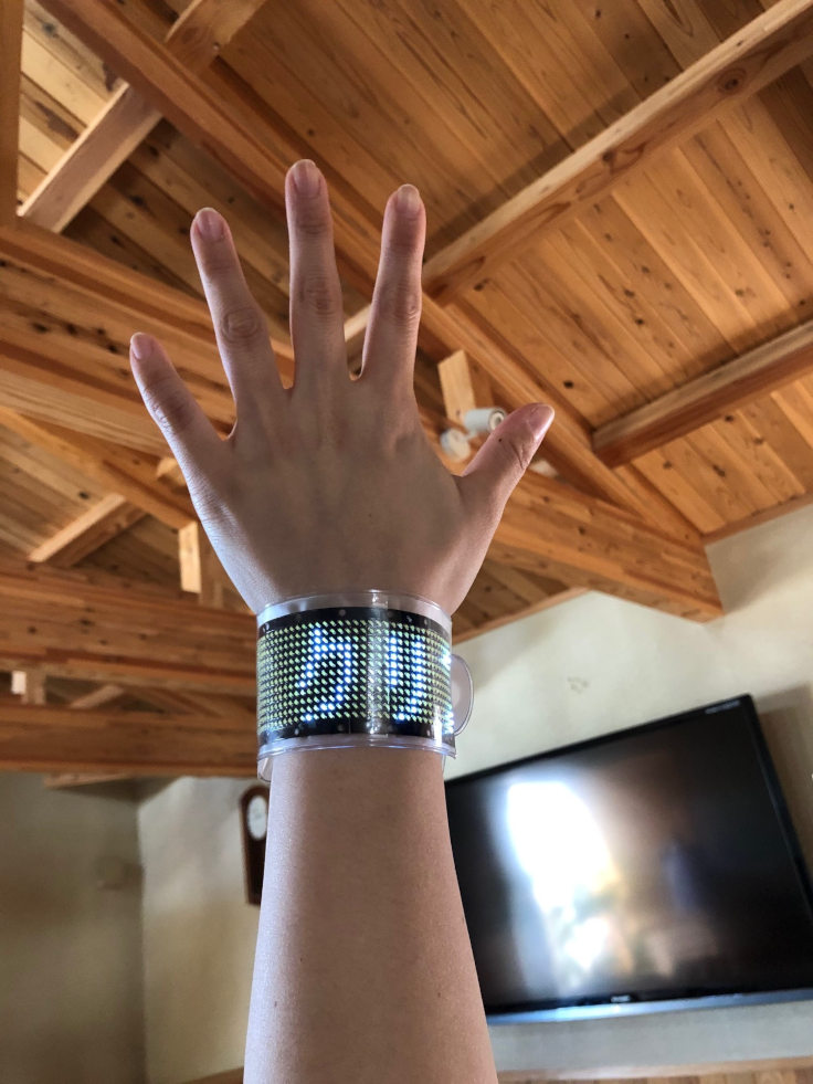 電子技販、「曲がるウェアラブルLEDディスプレイ」の改良版をリリース ｜デザインを深掘り MdN