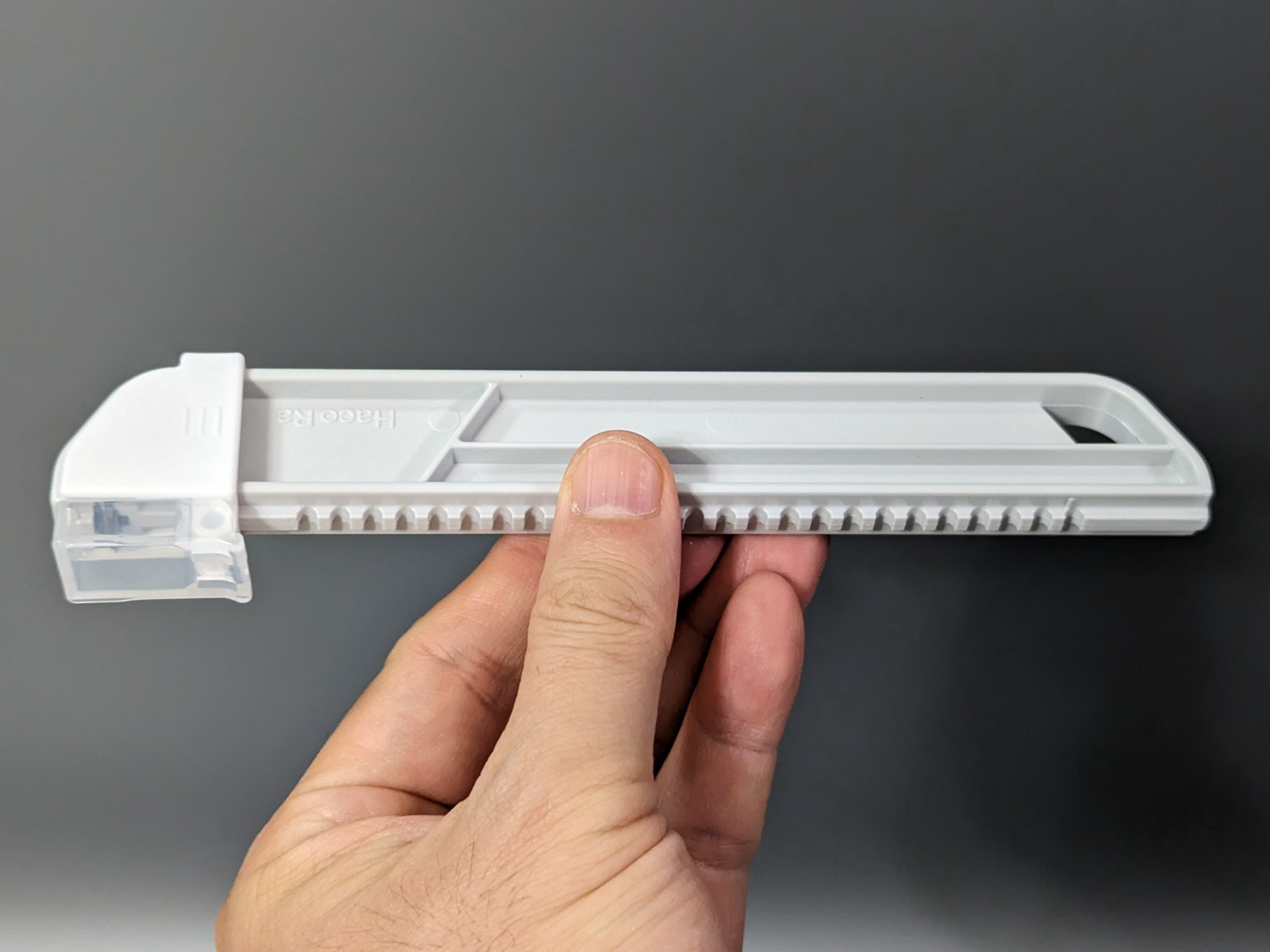 110円でこの便利さ！ 段ボールを中身に合わせて小さくできる、ダイソー「段ボールサイズ調整カッター」 ｜デザインを深掘り MdN