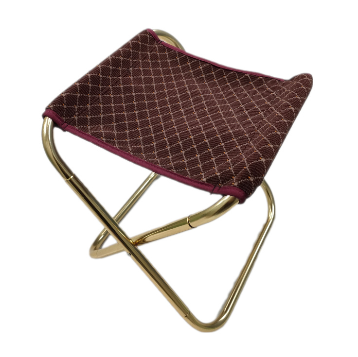 JR東海パッセンジャーズ、新幹線のグリーン車の座り心地で使える折りたたみ椅子を発売 ｜デザインを深掘り MdN