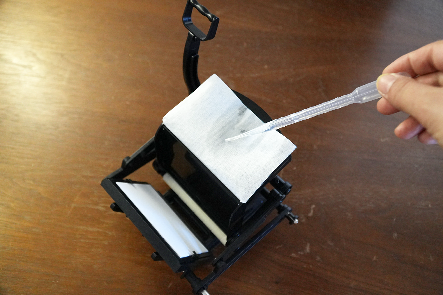 発売前からSNSで話題沸騰！Gakken「大人の科学マガジン」の付録、手乗りサイズの小さな活版印刷機で味のある印刷を楽しもう ｜デザインを深掘り MdN