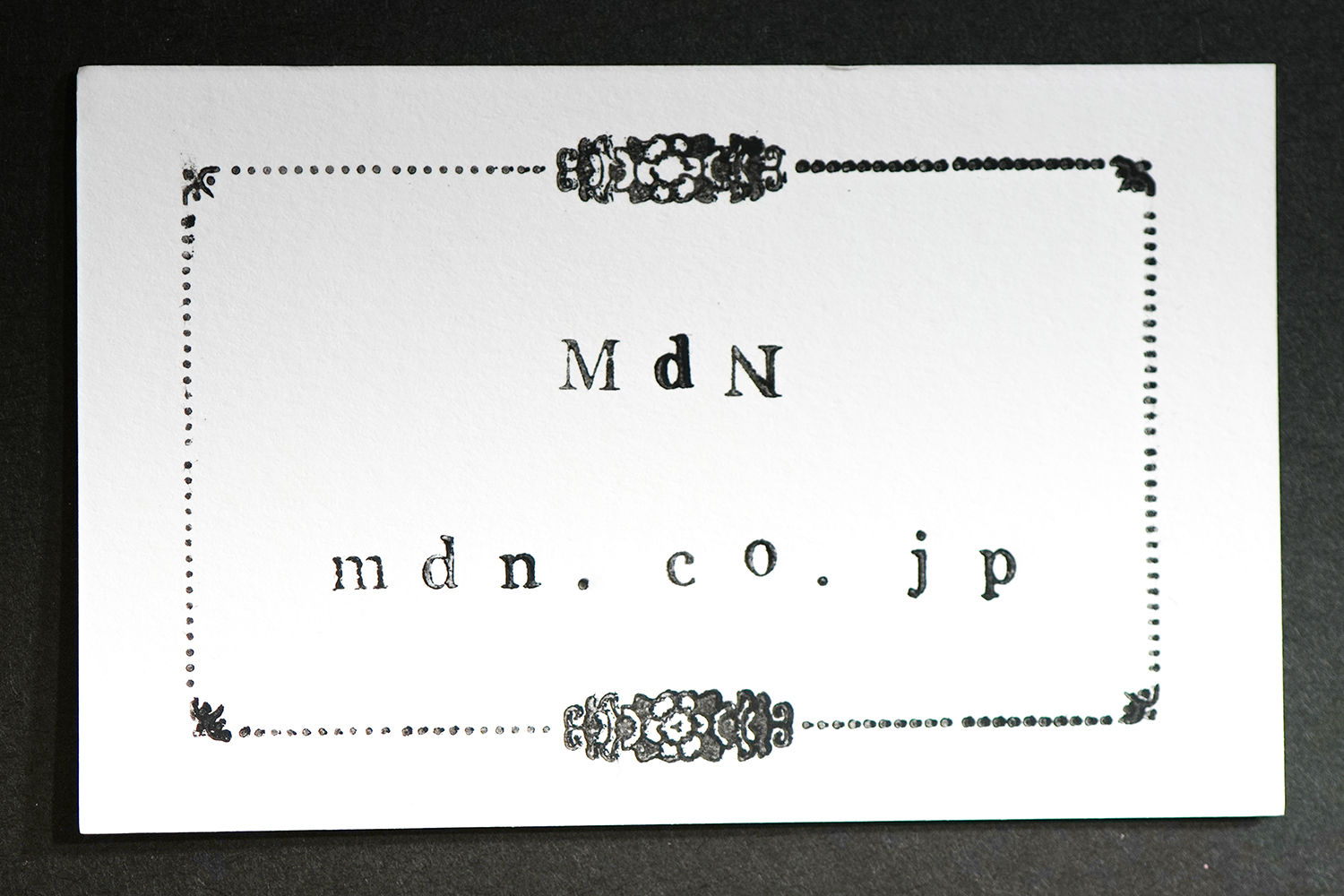 発売前からSNSで話題沸騰！Gakken「大人の科学マガジン」の付録、手乗りサイズの小さな活版印刷機で味のある印刷を楽しもう ｜デザインを深掘り MdN