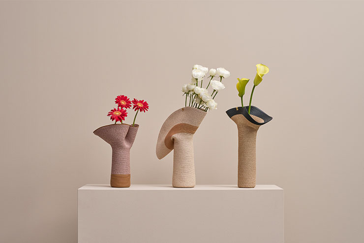 革と和紙を結び付けたフラワーベース クラフツマンシップを感じさせる「Lapel」 ｜デザインを深掘り MdN