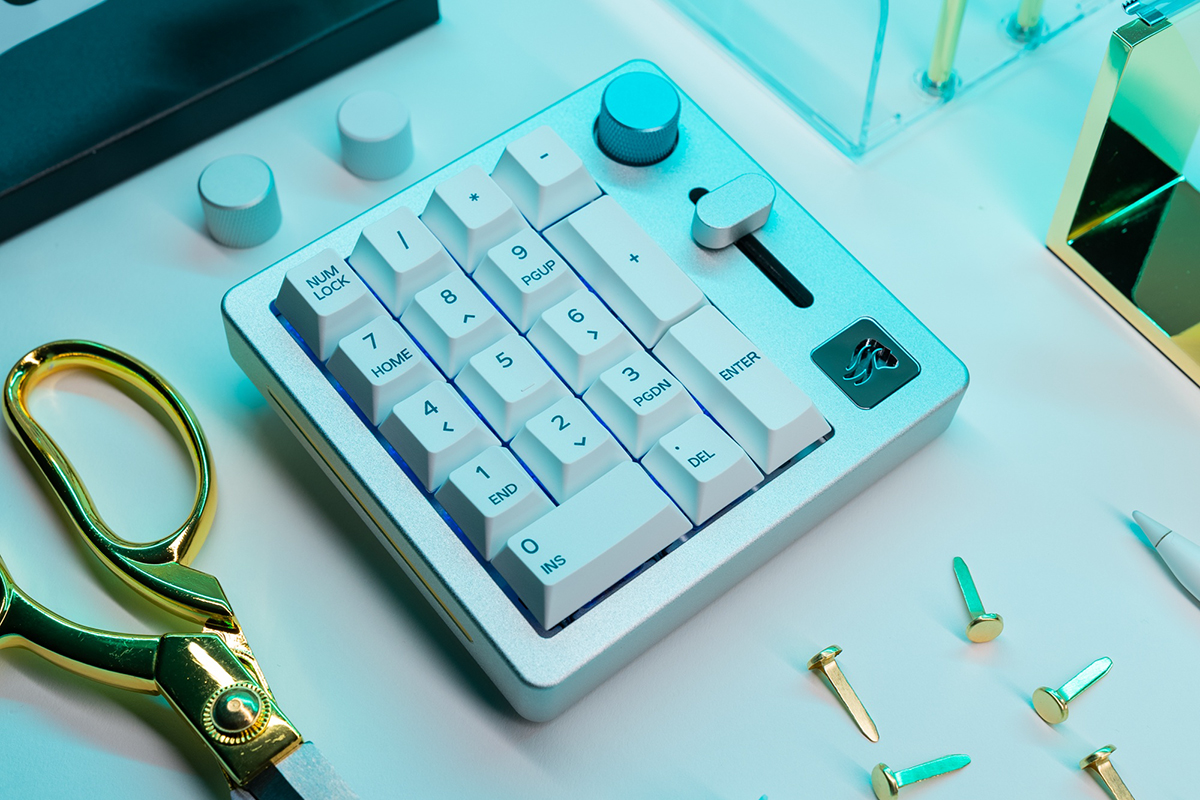 テンキーにスライダーやダイヤルも加えた「GMMK Numpad」〜ワイヤレス・有線の接続に両対応〜 ｜デザインを深掘り MdN