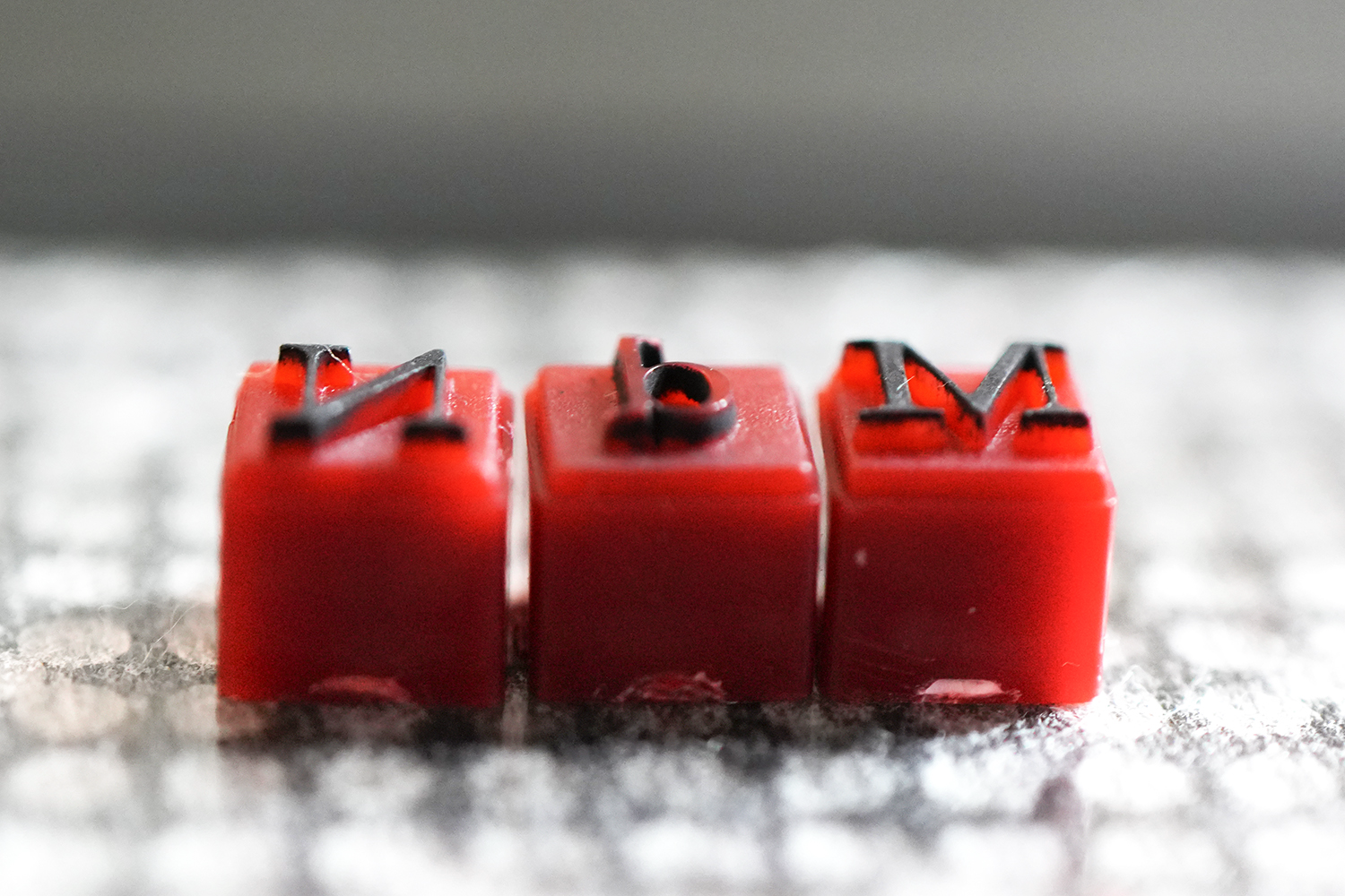 発売前からSNSで話題沸騰！Gakken「大人の科学マガジン」の付録、手乗りサイズの小さな活版印刷機で味のある印刷を楽しもう ｜デザインを深掘り MdN